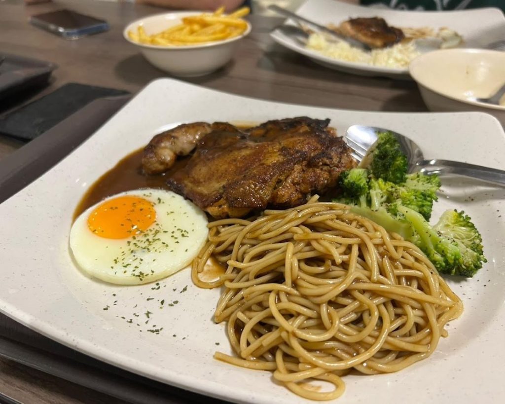 4 Best Marine Parade Food Places For Your Cravings (2026)